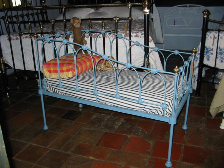 Daybeds & Cots | Victorian Brass Beds